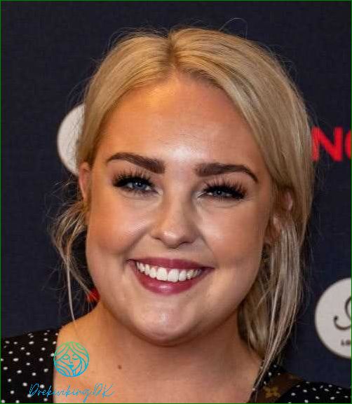 Julia Sofia - En talentfuld dansk sangerinde og sangskriver - september 2025 - Drekiviking.DK